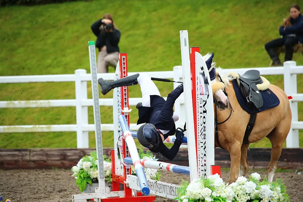 How to Fall off the Horse Safely? – Ophena